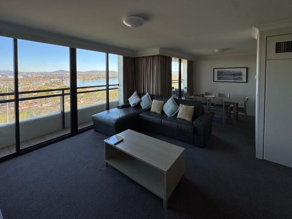 Lakefront Panorama – Sky Collection Suite - Queanbeyan