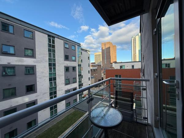 Luxury 2-bed Balcony In City Centre - Birmingham