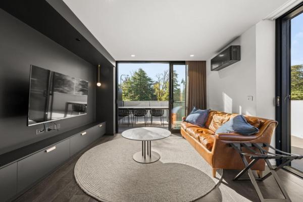 Stylish Studio W Generous Balcony, Ac And Parking - キャンベラ