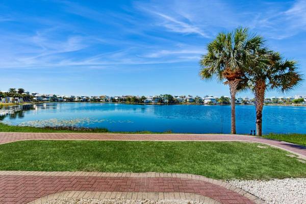 Cozy Coastal Condo With Shared Pool & Hot Tub And Beach Access-dog Friendly - Rosemary Beach, FL