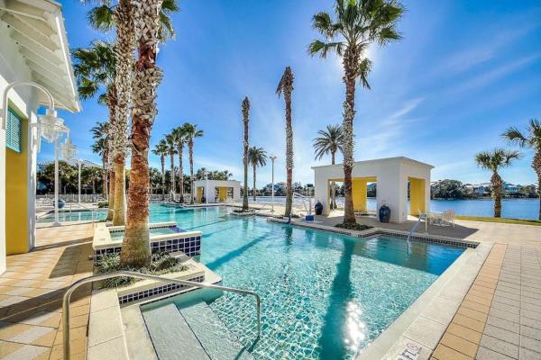 Lakefront Ground-floor Condo With Pools & Hot Tubs - Walk To The Beach - Rosemary Beach, FL