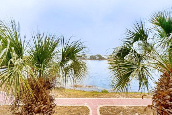 Lakefront Resort Condo With Heated Outdoor Pool Hot Tub Balcony Lake Views - Rosemary Beach, FL