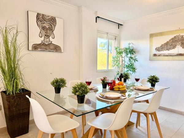 Calm Coastal Boutique Apartment For 12 By Turivida - Malaga