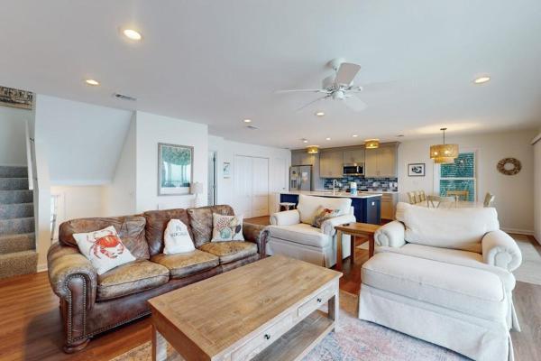 Spacious & Updated Waterfront Home W Decks Beach Views & Private Boardwalk - Cape San Blas, FL