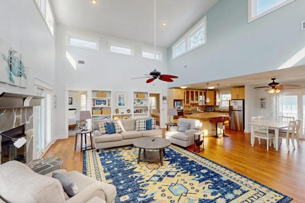 Spacious Dog-friendly Home With Community Pool Deck & Wifi - Minutes To Beach - Cape San Blas, FL
