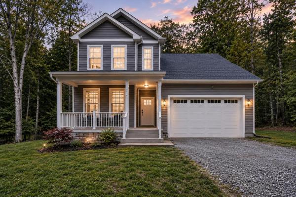 Cozy Retreat With Forest Views, Peaceful Vibes & Modern Comfort - Lake Anna, VA