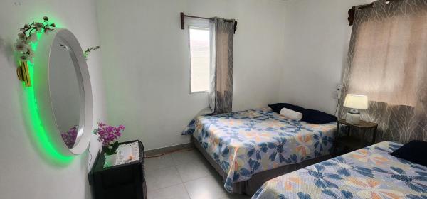 Room With Air Conditioning, Minutes From The Beach, Pet Friendly - Honduras