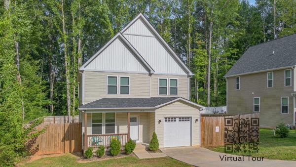 New Listing! Sleeps 11 - Fenced In Backyard - Charlotte, NC