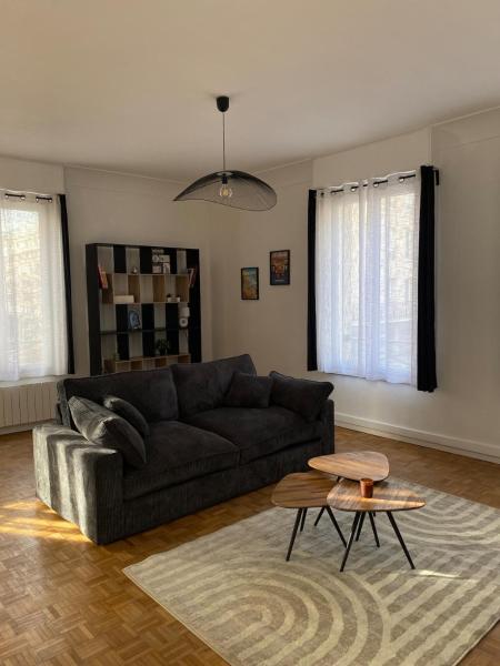 Spacieux Appartement T3 De 100 M2 Design En Plein Centre-ville - Petite-Forêt