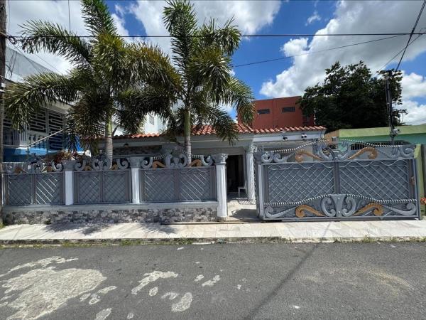 Alojamiento De 3 Habitaciones A 2 Minutos Del Hospital Y Cerca Del Centro Spm - République dominicaine