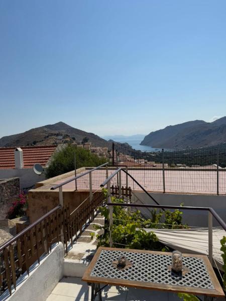 Marthas Traditional House - Simi