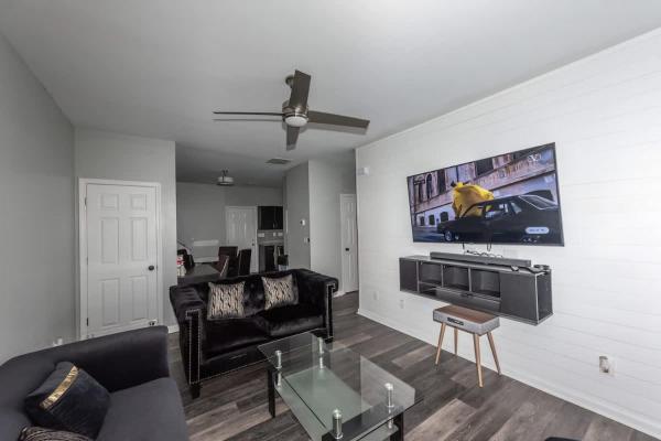 Basic 4 Bedrooms With 7 Beds 15 Min From Downtown Sleeps 9 For Work Crews And Large Groups - Atlanta
