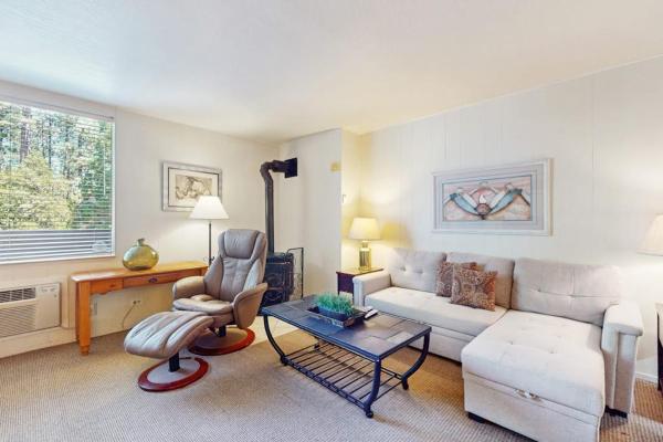 Second-floor Condo With 2 Shared Pools Hot Tub Sauna - South Lake Tahoe, CA