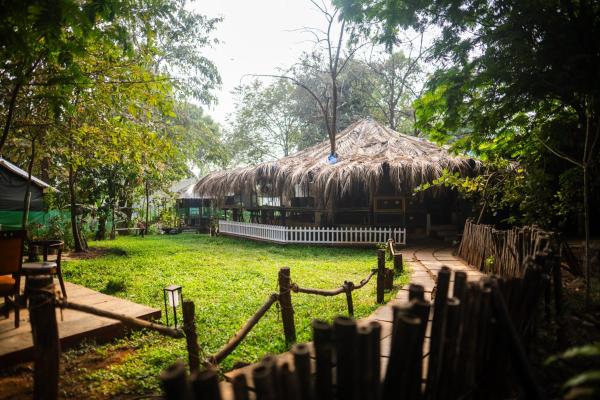 Lakeside Boheme Inn - Karjat