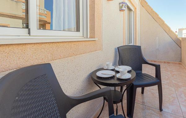 2 Bedroom Cozy Apartment In Torrevieja - La Mata