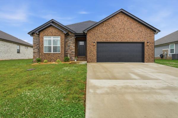 Clarksville Family Basecamp W Hot Tub & Fire Pit - Clarksville, TN