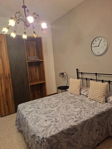 Basic Double Bedroom Private Bathroom Close To Malta Airport - Malta