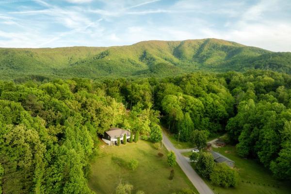 Resortpool, Views, Pooltable, Theater, Hottub, Firepit - Townsend, TN