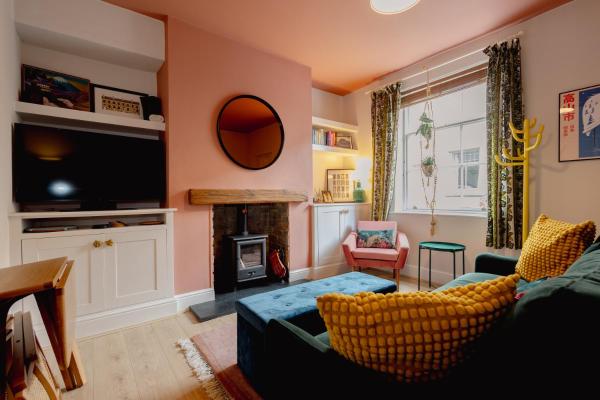 The Pink Door By Salts Mill, Sleeps 4 - Ilkley