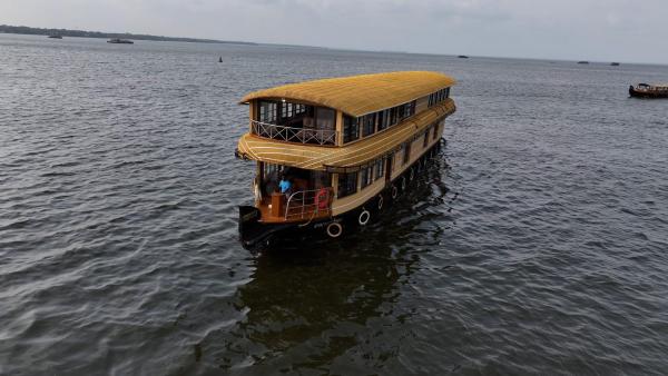 Gold River Sunwaves Houseboats - Alappuzha