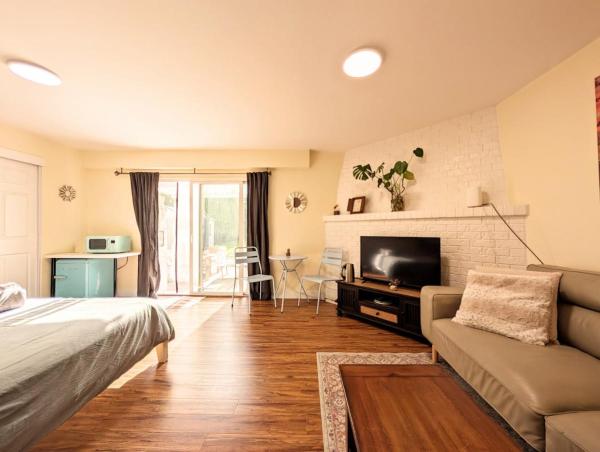 Independent Suite In Friendly Family Home, Convenient Location - Delta