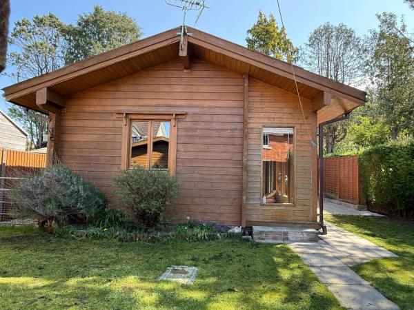 Finnish Cabin Retreat With Private Sunny Terrace - Shepton Mallet