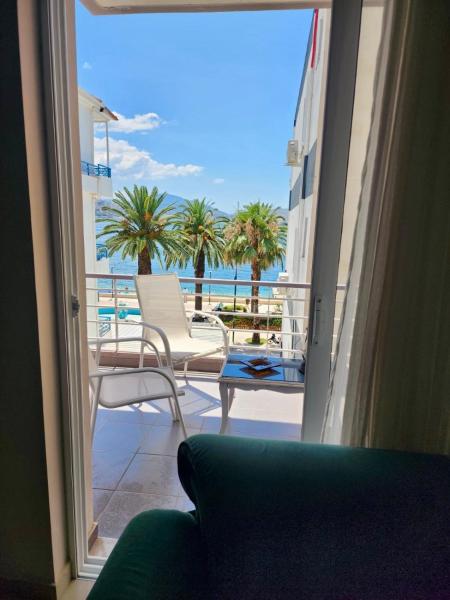 Seafront Promenade Apartment - Saranda