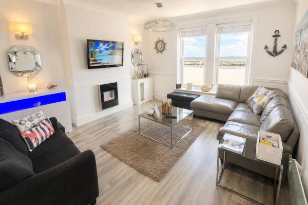 Beachfront Apartment With Sea View And Parking - ノース・ウェールズ