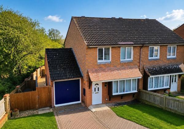 Spacious 4 Bedroom Home Free Parking Sleeps 9 - Reading