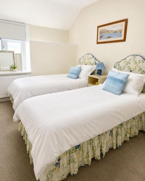 Charming Sea View Apt, 2 Min To Sea & Free Parking, Small Dog - Lyme Regis
