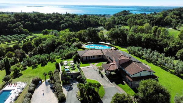 Garda Hill Boutique Apartments With Panoramic Pools E Agriturismo - Desenzano del Garda