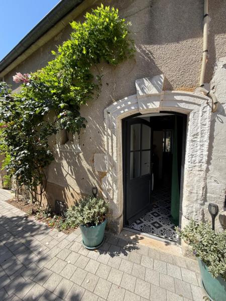 La Damoiselle En Bourgogne - Yonne