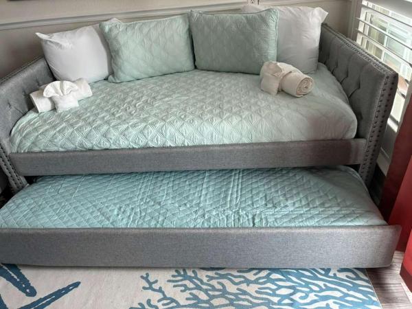 2 Apartments Together Sleeps 17 Beach Front With Heated Pool & Cruise Parking - Galveston, TX
