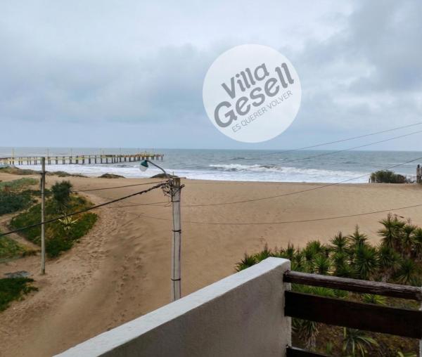 Bright Beachfront Apartment With Ocean View - Villa Gesell