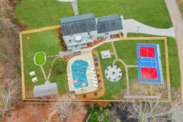 Greensboro Getaway Villa Hottub Pool Firepit Basketball Golf - Lake Townsend, NC