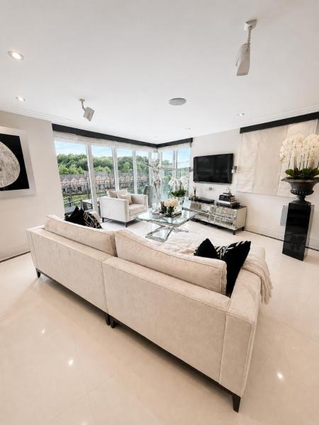 Ultra-luxe 3bd, 2br Penthouse, One Of A Kind - Barry