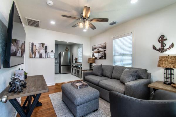 The Captain's Quarters On Ocean Drive Sleeps 4 - Corpus Christi, TX