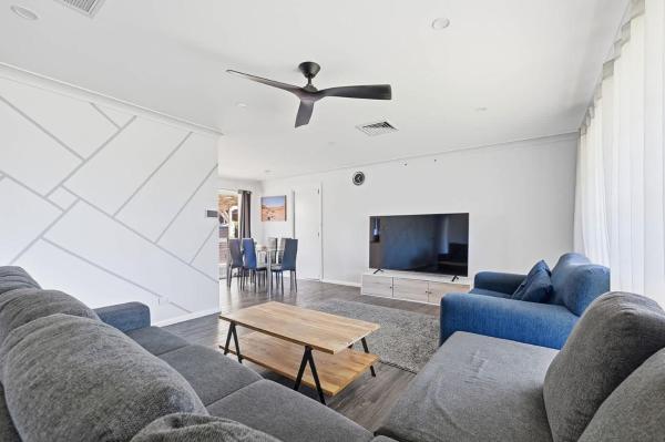 Canterbury House - Firepit Retreat Near Mall - Elizabeth Park, Dubbo