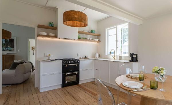 Little Vogel - By Superior Stays - Cambridge
