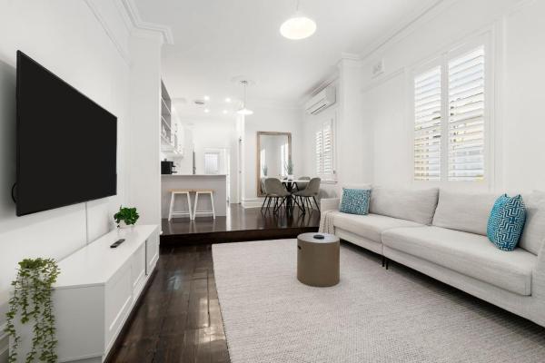Meet Me At Franci's Courtyard Cottage In Leichhardt - Ryde