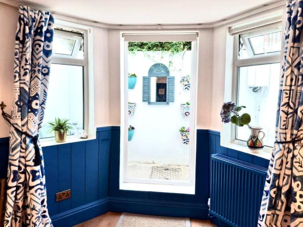 Stylish W Hampstead Room With Private Patio Super Well-connected Mins From Wembley Kingsx Notting Hill Central London Direct To Luton And Gatwick Airports - Enfield