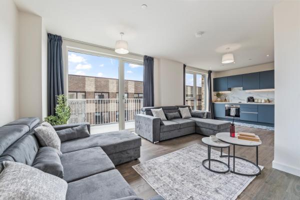 Spacious 2-bed Apartment - Sleeps 8 - Balcony - Watford