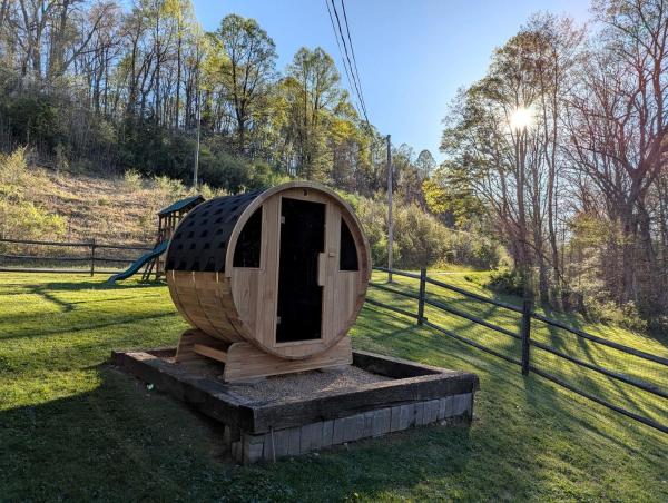Glamping Retreat Near Summersville Lake: Luxurious Cabin With A Hot Tub In Mt Nebo, Wv - West Virginia