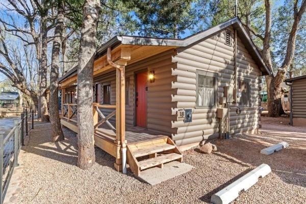Comfortable Woodland Cabins With Pet-friendly Amenities Near Garden Of The Gods, Colorado Springs Company - Colorado Springs, CO