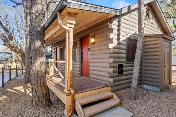 Tranquil Woodland Cabins With Scenic Outdoor Retreats Near Garden Of The Gods In Colorado Springs, Colorado - Colorado Springs, CO