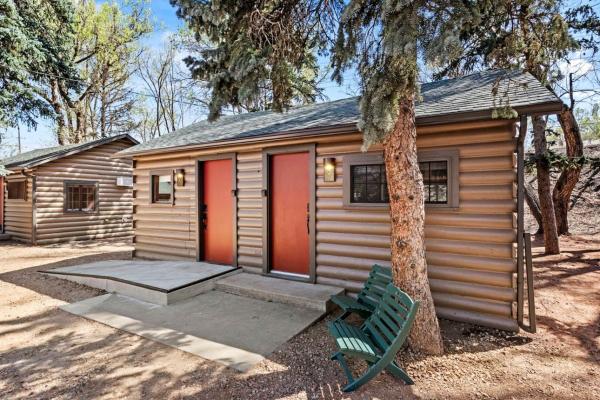 Charming Pet-friendly Cabins With Scenic Views Near Garden Of The Gods, Colorado Springs Company - Colorado Springs, CO