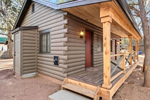 Scenic Woodland Cabins With Modern Comforts Near Garden Of The Gods In Colorado Springs, Colorado - Colorado Springs, CO