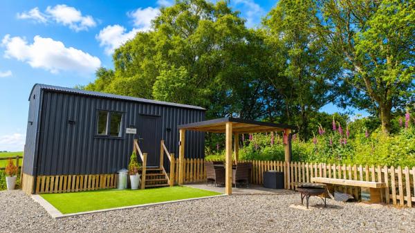 Modern Shepherd Hut With Views, Near Alton Towers - Derbyshire
