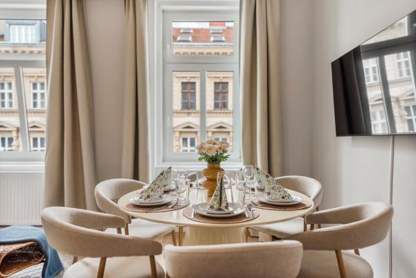 Elégance - 2br Superior Family Suite With Ac - City Center - Austria