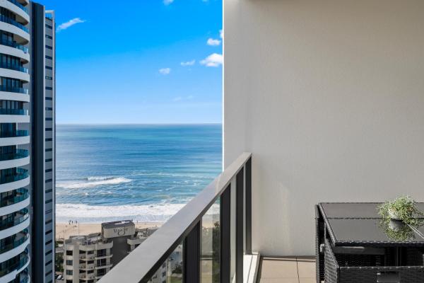 Koko New! Luxury Seaview 2bed Bath - Central Location - Broadbeach